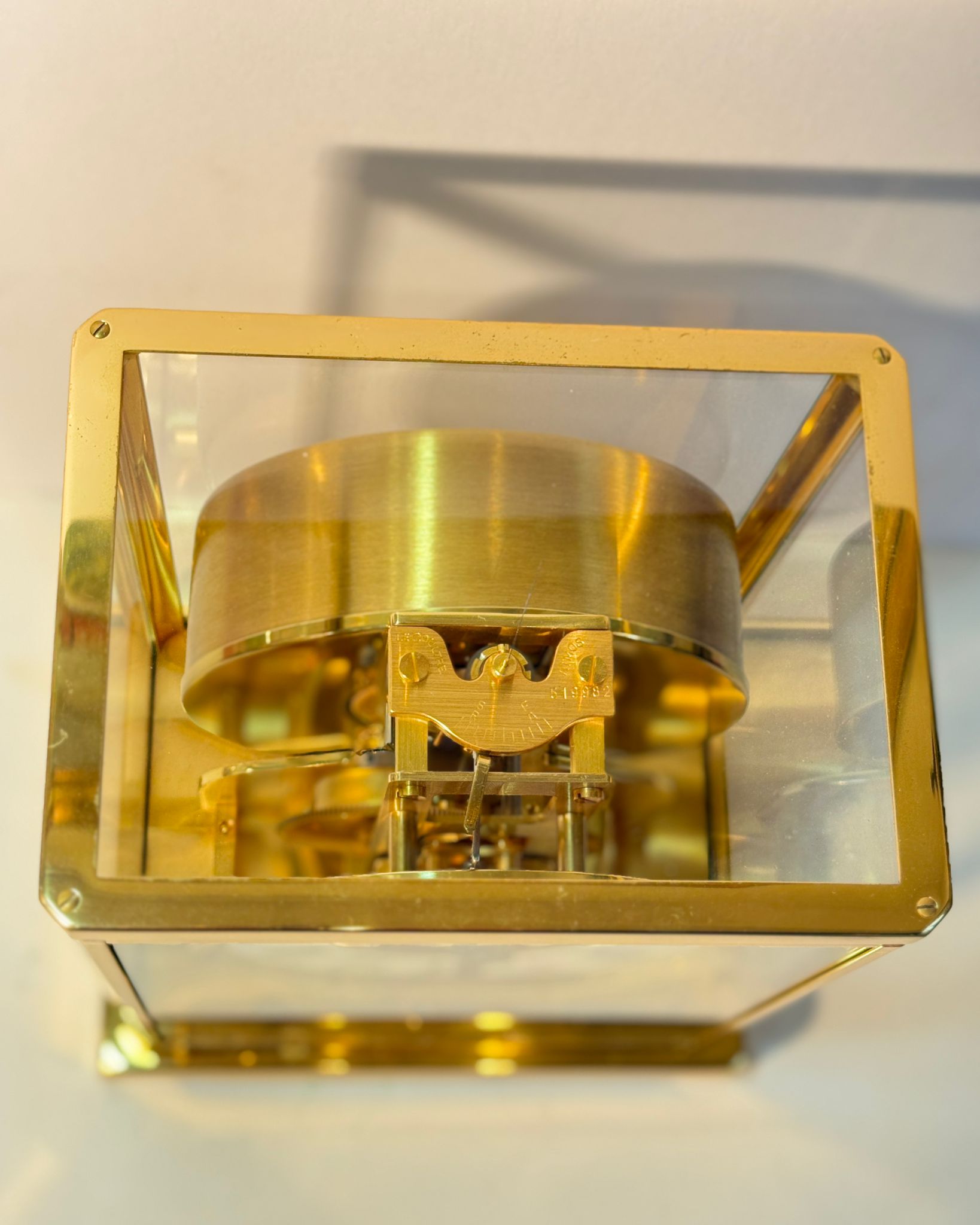 A 1980s Classic Model with Roman Numerals and Gilt Case – gutlinclocks