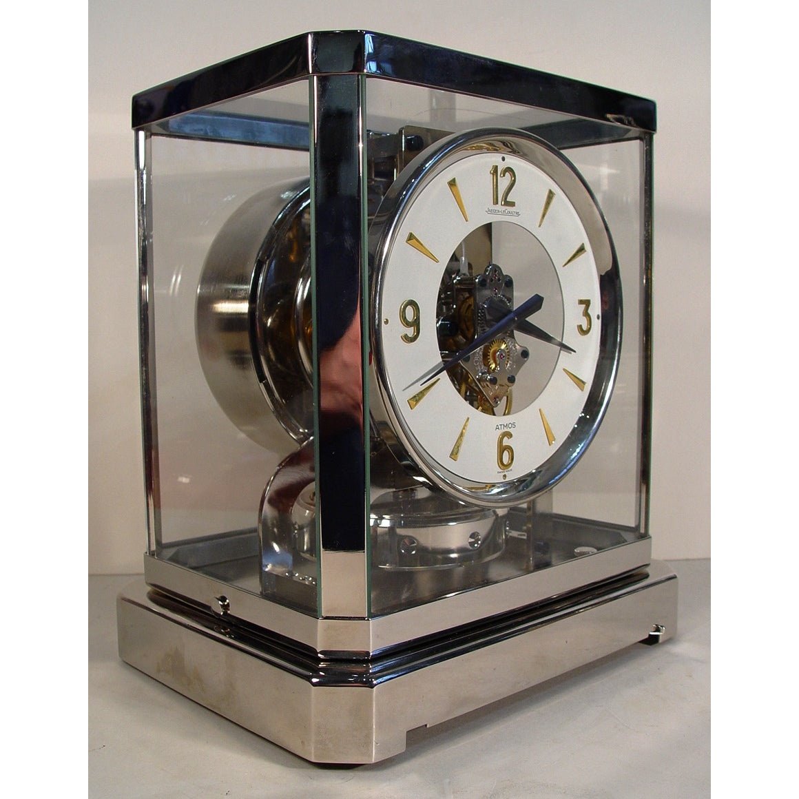 A 519 Cal Rhodium Plated 1953 Le Coultre Bell-Jar Model Swiss Atmos ...